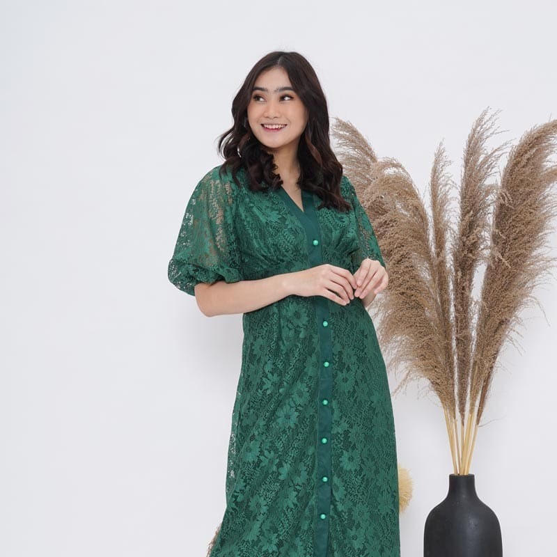 7 Inspirasi Model Baju Natal Wanita yang Bagus, Terbaru 2022! - Kwikku