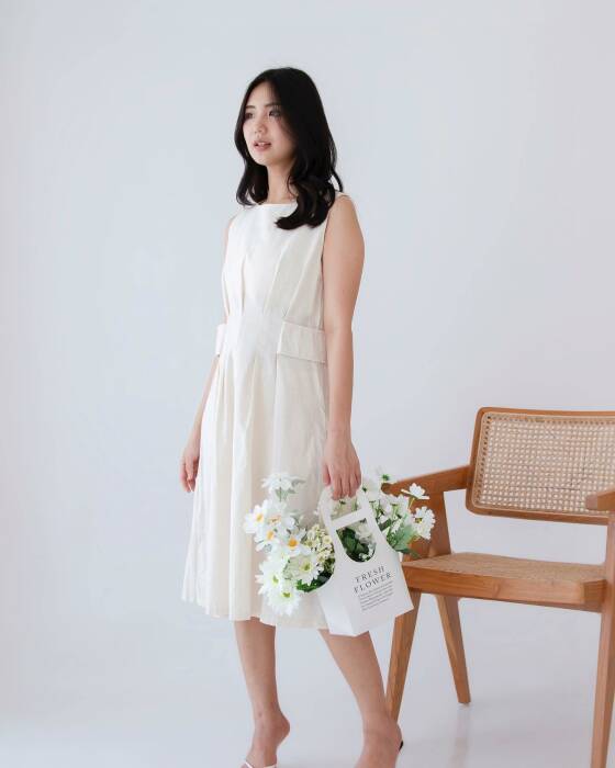 7 Inspirasi Model Baju Natal Wanita yang Bagus, Terbaru 2022! - Kwikku