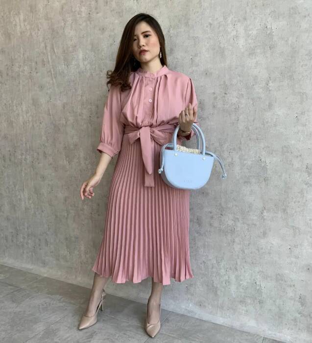 7 Inspirasi Model Baju Natal Wanita yang Bagus, Terbaru 2022! - Kwikku