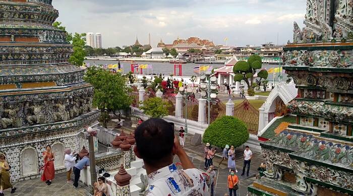 Wat Arun, Kuil Paling Terkenal di Thailand Bertabur Cahaya Sunset yang ...