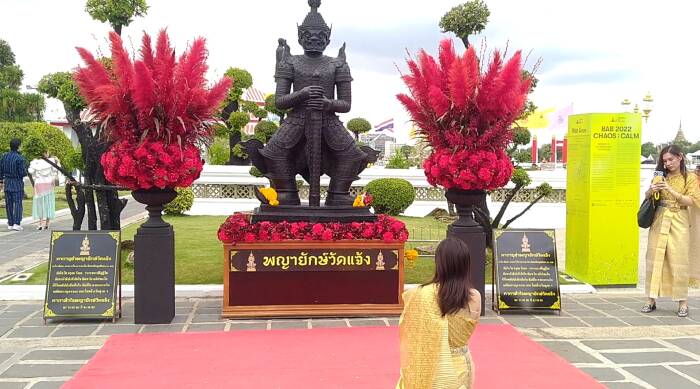 Wat Arun, Kuil Paling Terkenal di Thailand Bertabur Cahaya Sunset yang ...