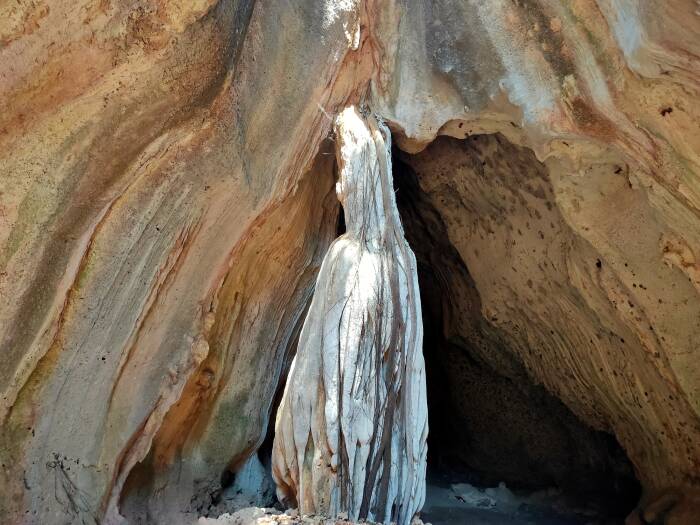 Menikmati Indahnya Gua Mabala di NTT, Rasakan Sensasi Bak Diterpa ...