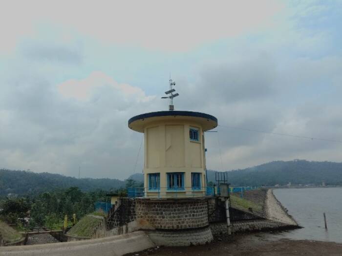 Pesona Wisata Waduk Penjalin Brebes: Healing Gratis dengan View yang ...