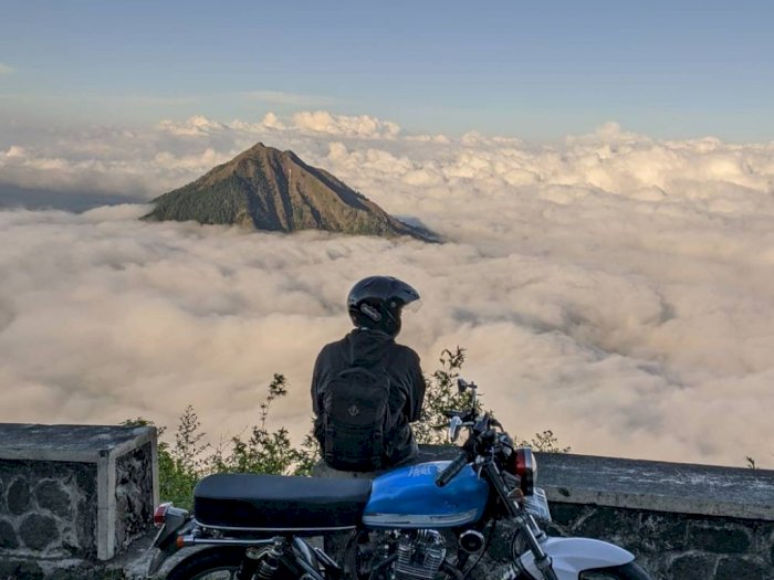 Puncak Telomoyo, Tempat Menikmati Lautan Awan Tanpa Harus Mendaki - Kwikku