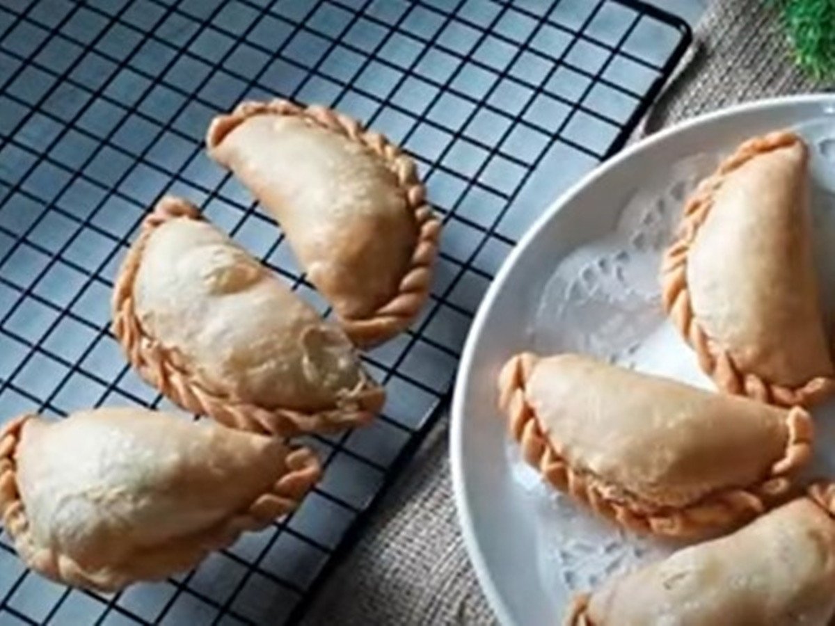 Resep Pastel Ekonomis, Kulit Renyah Tak Berminyak, Enak Banget - Kwikku