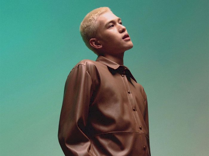 Julian Jacob Merasa Bersyukur Album Perdananya Akhirnya Rilis - Kwikku