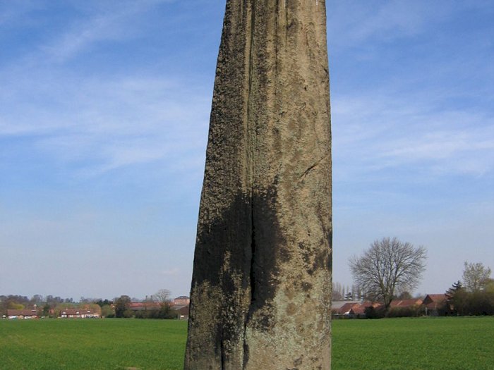 Inilah The Devil's Arrow, Situs Batu Setan yang berada di Inggris! - Kwikku