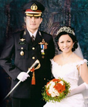 Dinikahi Polisi, 6 Artis Ini Fokus Urus Rumah Tangga - Kwikku